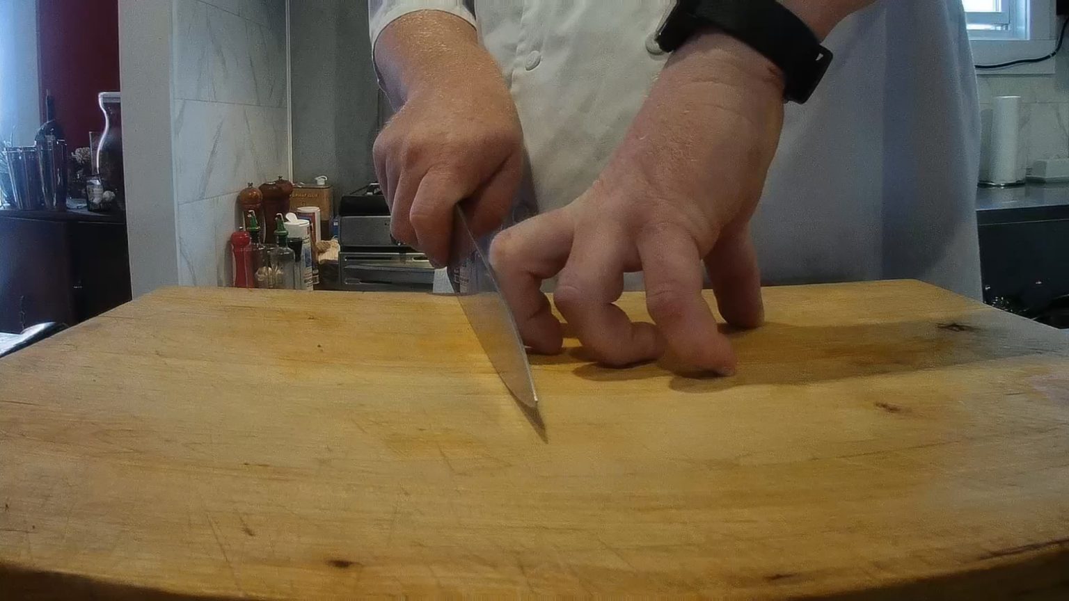 Selecting and gripping a knife – Big Red's Cooking
